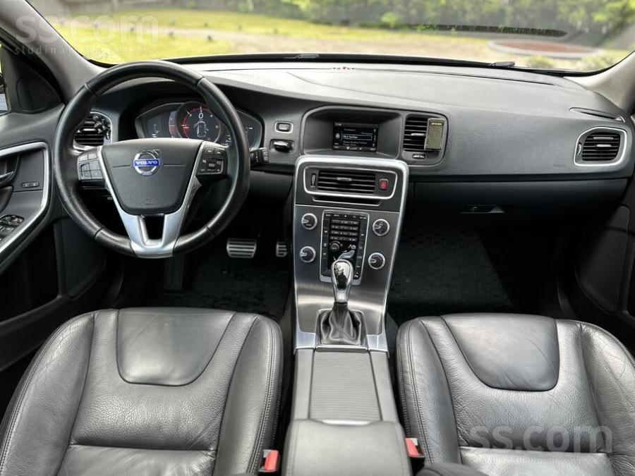 Volvo V60 2016 in Jurmala, with an engine capacity of 2.00 L and mileage of 186 thousand km for 11990 €, photo 18 on AUTOMOTO.COM.LV