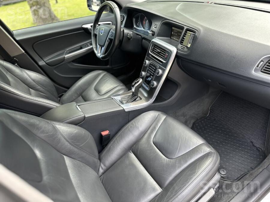 Volvo V60 2016 in Jurmala, with an engine capacity of 2.00 L and mileage of 186 thousand km for 11990 €, photo 19 on AUTOMOTO.COM.LV