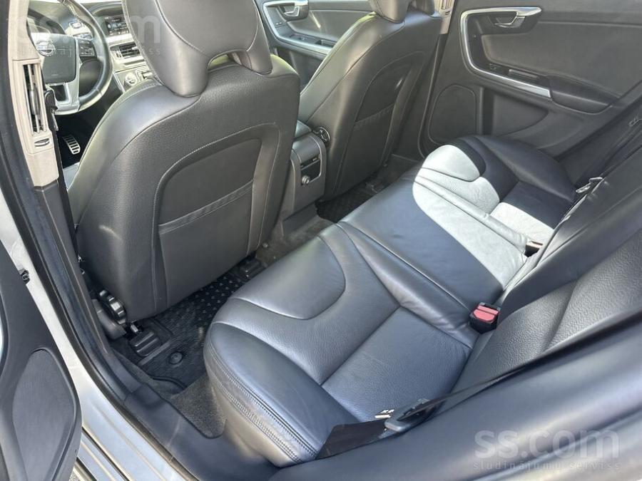 Volvo V60 2016 in Jurmala, with an engine capacity of 2.00 L and mileage of 186 thousand km for 11990 €, photo 21 on AUTOMOTO.COM.LV