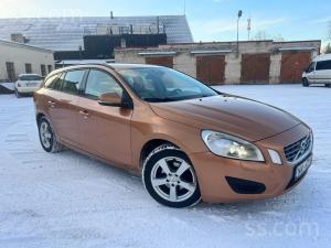 Oranžs Volvo V60 2011 Rīga, ar dzinēja tilpumu 2.00 L un nobraukumu 371 tūkst. km par 4500 €, foto  vietnē AUTOMOTO.COM.LV