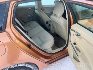 Oranžs Volvo V60 2011 Rīga, ar dzinēja tilpumu 2.00 L un nobraukumu 371 tūkst. km par 4500 €, foto 7 vietnē AUTOMOTO.COM.LV