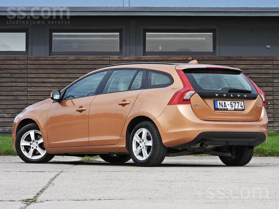 Oranžs Volvo V60 2011 Rīga, ar dzinēja tilpumu 2.00 L un nobraukumu 371 tūkst. km par 5890 €, foto 6 vietnē AUTOMOTO.COM.LV