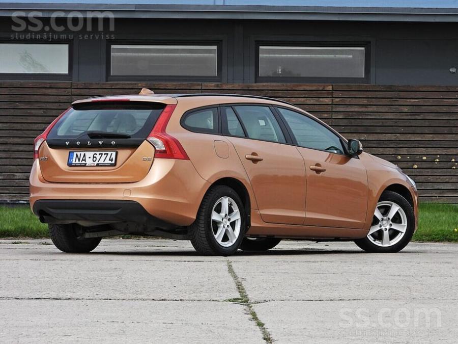 Oranžs Volvo V60 2011 Rīga, ar dzinēja tilpumu 2.00 L un nobraukumu 371 tūkst. km par 5890 €, foto 8 vietnē AUTOMOTO.COM.LV