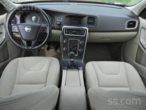 Oranžs Volvo V60 2011 Rīga, ar dzinēja tilpumu 2.00 L un nobraukumu 371 tūkst. km par 5890 €, foto 11 vietnē AUTOMOTO.COM.LV