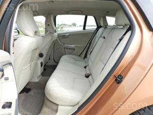 Oranžs Volvo V60 2011 Rīga, ar dzinēja tilpumu 2.00 L un nobraukumu 371 tūkst. km par 5890 €, foto 16 vietnē AUTOMOTO.COM.LV