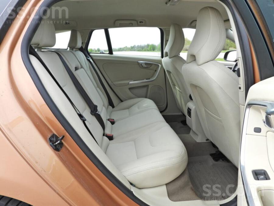 Oranžs Volvo V60 2011 Rīga, ar dzinēja tilpumu 2.00 L un nobraukumu 371 tūkst. km par 5890 €, foto 17 vietnē AUTOMOTO.COM.LV