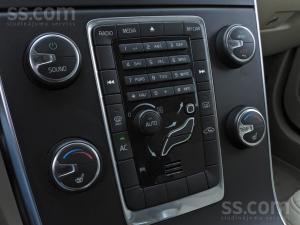 Oranžs Volvo V60 2011 Rīga, ar dzinēja tilpumu 2.00 L un nobraukumu 371 tūkst. km par 5890 €, foto 25 vietnē AUTOMOTO.COM.LV