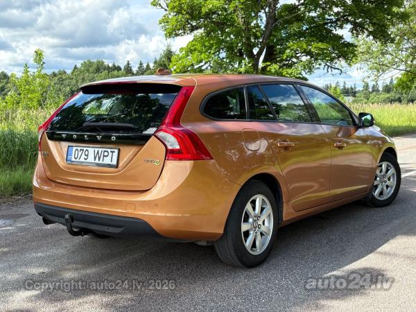 Oranžs Volvo V60 2011 Paide, ar dzinēja tilpumu 1.60 L un nobraukumu 313 tūkst. km par 5690 €, foto 7 vietnē AUTOMOTO.COM.LV