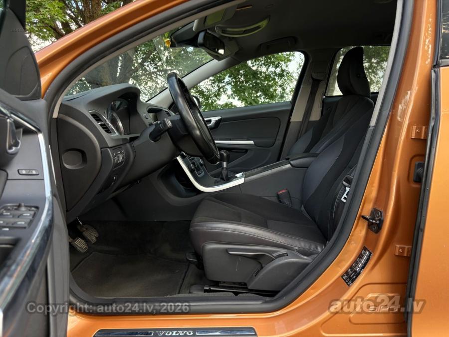Oranžs Volvo V60 2011 Paide, ar dzinēja tilpumu 1.60 L un nobraukumu 313 tūkst. km par 5690 €, foto 12 vietnē AUTOMOTO.COM.LV