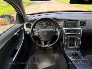 Oranžs Volvo V60 2011 Paide, ar dzinēja tilpumu 1.60 L un nobraukumu 313 tūkst. km par 5690 €, foto 15 vietnē AUTOMOTO.COM.LV