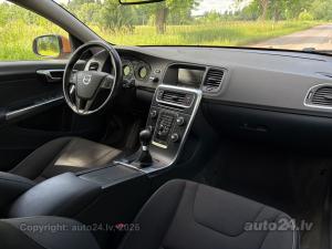 Oranžs Volvo V60 2011 Paide, ar dzinēja tilpumu 1.60 L un nobraukumu 313 tūkst. km par 5690 €, foto 17 vietnē AUTOMOTO.COM.LV