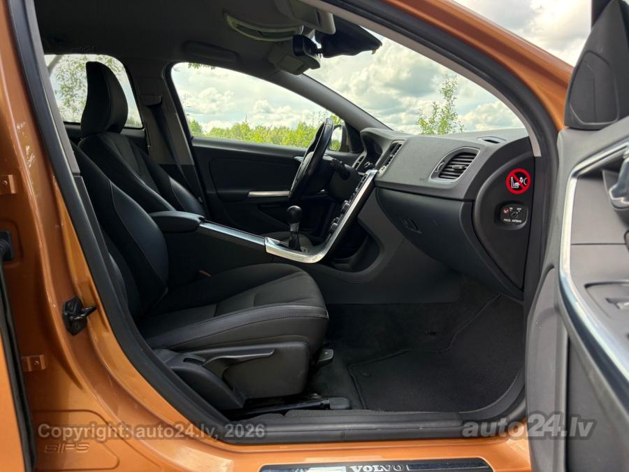 Oranžs Volvo V60 2011 Paide, ar dzinēja tilpumu 1.60 L un nobraukumu 313 tūkst. km par 5690 €, foto 18 vietnē AUTOMOTO.COM.LV