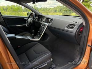 Oranžs Volvo V60 2011 Paide, ar dzinēja tilpumu 1.60 L un nobraukumu 313 tūkst. km par 5690 €, foto 19 vietnē AUTOMOTO.COM.LV