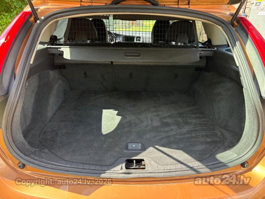 Oranžs Volvo V60 2011 Paide, ar dzinēja tilpumu 1.60 L un nobraukumu 313 tūkst. km par 5690 €, foto 27 vietnē AUTOMOTO.COM.LV