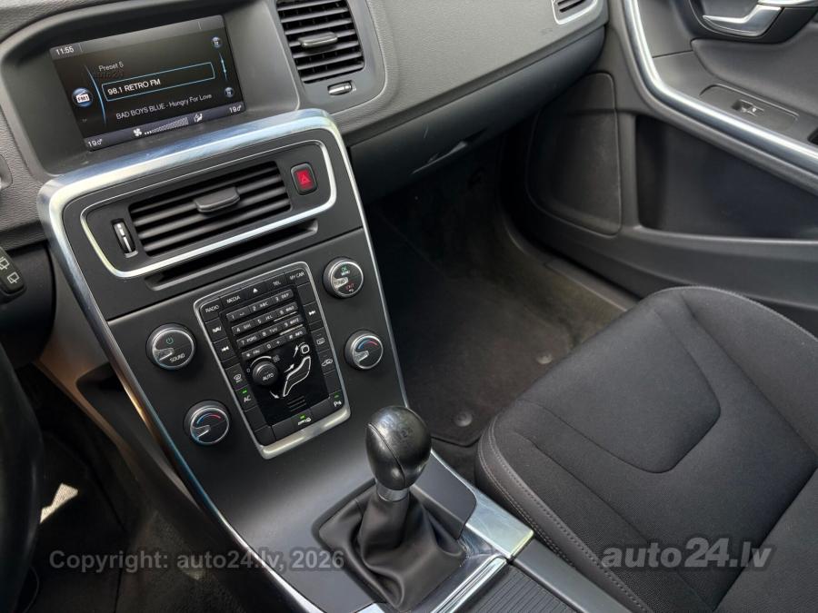 Oranžs Volvo V60 2011 Paide, ar dzinēja tilpumu 1.60 L un nobraukumu 313 tūkst. km par 5690 €, foto 28 vietnē AUTOMOTO.COM.LV