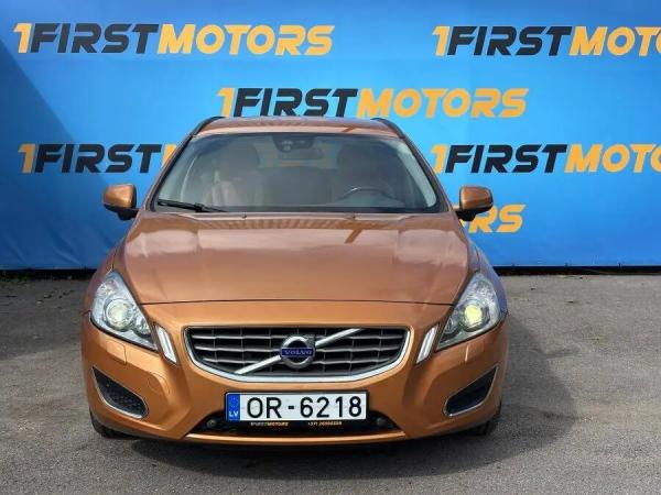 Orange Volvo V60 2011 in Riga, with an engine capacity of 2.00 L and mileage of 240 thousand km for 5950 €, photo 3 on AUTOMOTO.COM.LV