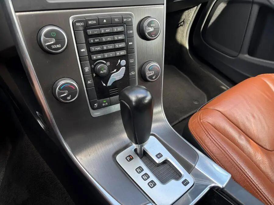 Orange Volvo V60 2011 in Riga, with an engine capacity of 2.00 L and mileage of 240 thousand km for 5950 €, photo 14 on AUTOMOTO.COM.LV