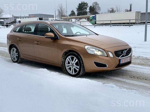 Oranžs Volvo V60 2012 Rēzekne, ar dzinēja tilpumu 2.40 L un nobraukumu 288 tūkst. km par 7700 €, foto 3 vietnē AUTOMOTO.COM.LV