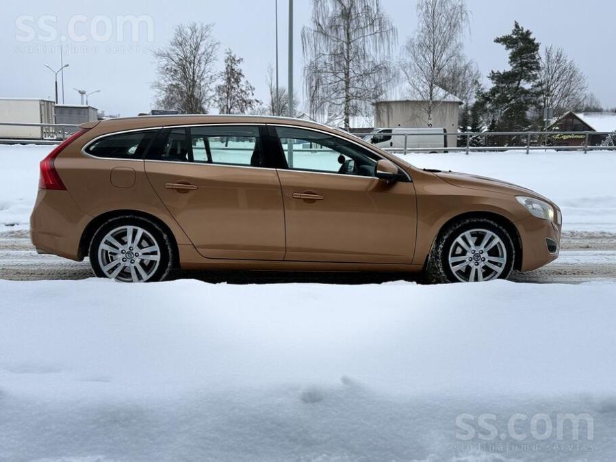 Orange Volvo V60 2012 in Rezekne, with an engine capacity of 2.40 L and mileage of 288 thousand km for 7700 €, photo 5 on AUTOMOTO.COM.LV