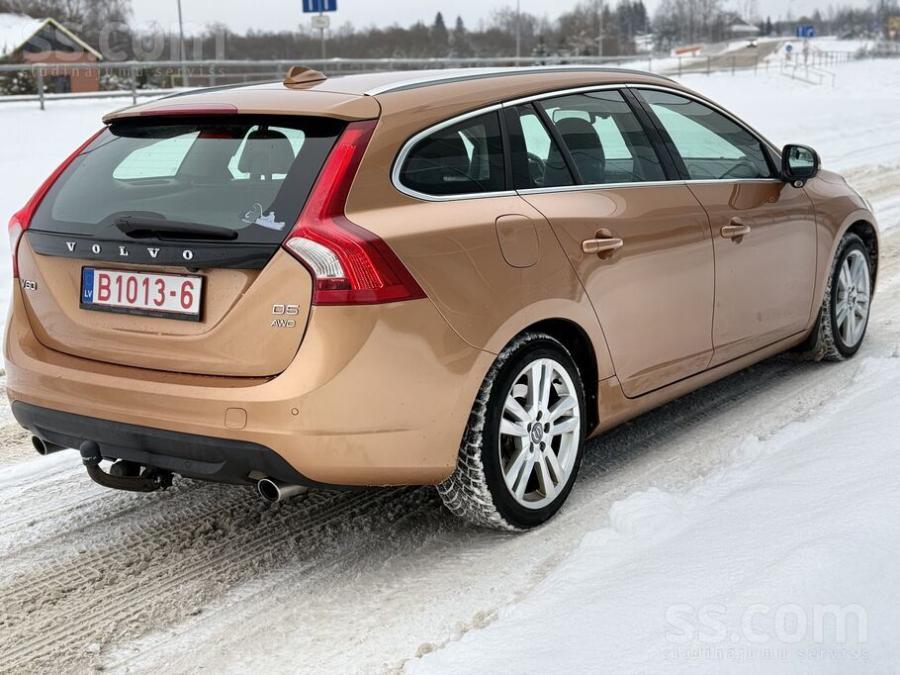 Orange Volvo V60 2012 in Rezekne, with an engine capacity of 2.40 L and mileage of 288 thousand km for 7700 €, photo 8 on AUTOMOTO.COM.LV