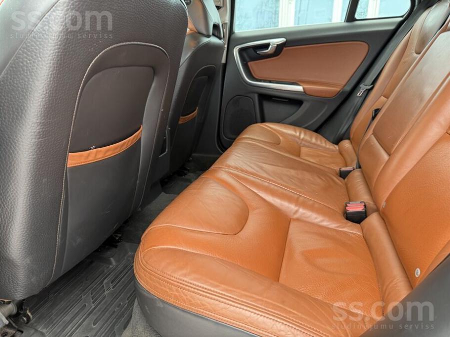 Orange Volvo V60 2012 in Rezekne, with an engine capacity of 2.40 L and mileage of 288 thousand km for 7700 €, photo 16 on AUTOMOTO.COM.LV