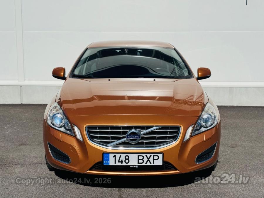 Orange Volvo V60 2012 in Tallinn, with an engine capacity of 2.00 L and mileage of 318 thousand km for 6390 €, photo 4 on AUTOMOTO.COM.LV