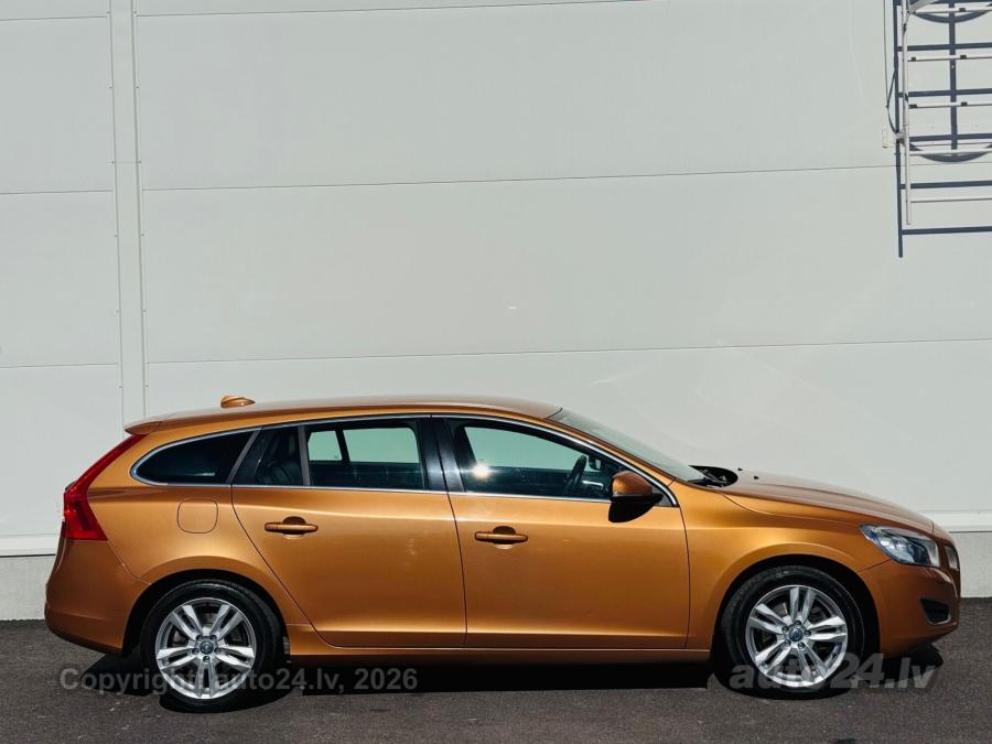 Orange Volvo V60 2012 in Tallinn, with an engine capacity of 2.00 L and mileage of 318 thousand km for 6390 €, photo 8 on AUTOMOTO.COM.LV