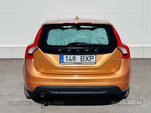 Orange Volvo V60 2012 in Tallinn, with an engine capacity of 2.00 L and mileage of 318 thousand km for 6390 €, photo 9 on AUTOMOTO.COM.LV