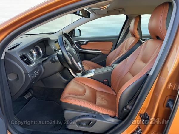 Orange Volvo V60 2012 in Tallinn, with an engine capacity of 2.00 L and mileage of 318 thousand km for 6390 €, photo 9 on AUTOMOTO.COM.LV