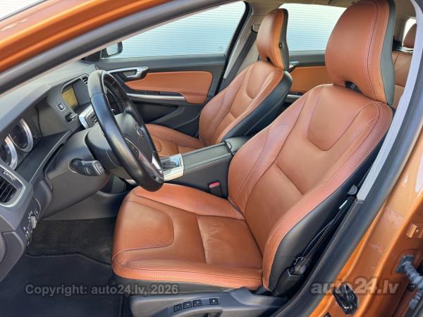 Orange Volvo V60 2012 in Tallinn, with an engine capacity of 2.00 L and mileage of 318 thousand km for 6390 €, photo 10 on AUTOMOTO.COM.LV