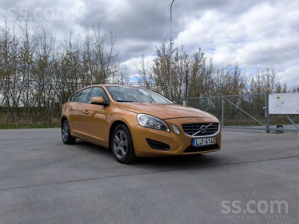Orange Volvo V60 2012 in Riga, with an engine capacity of 2.00 L and mileage of 254 thousand km for 5500 €, photo 2 on AUTOMOTO.COM.LV