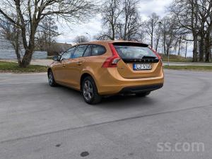 Orange Volvo V60 2012 in Riga, with an engine capacity of 2.00 L and mileage of 254 thousand km for 5500 €, photo 5 on AUTOMOTO.COM.LV