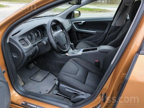 Orange Volvo V60 2012 in Riga, with an engine capacity of 2.00 L and mileage of 254 thousand km for 5500 €, photo 5 on AUTOMOTO.COM.LV