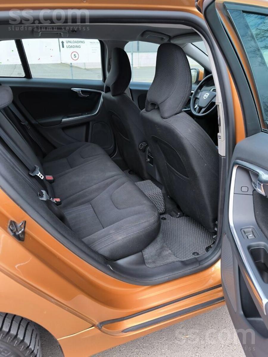 Orange Volvo V60 2012 in Riga, with an engine capacity of 2.00 L and mileage of 254 thousand km for 5500 €, photo 7 on AUTOMOTO.COM.LV