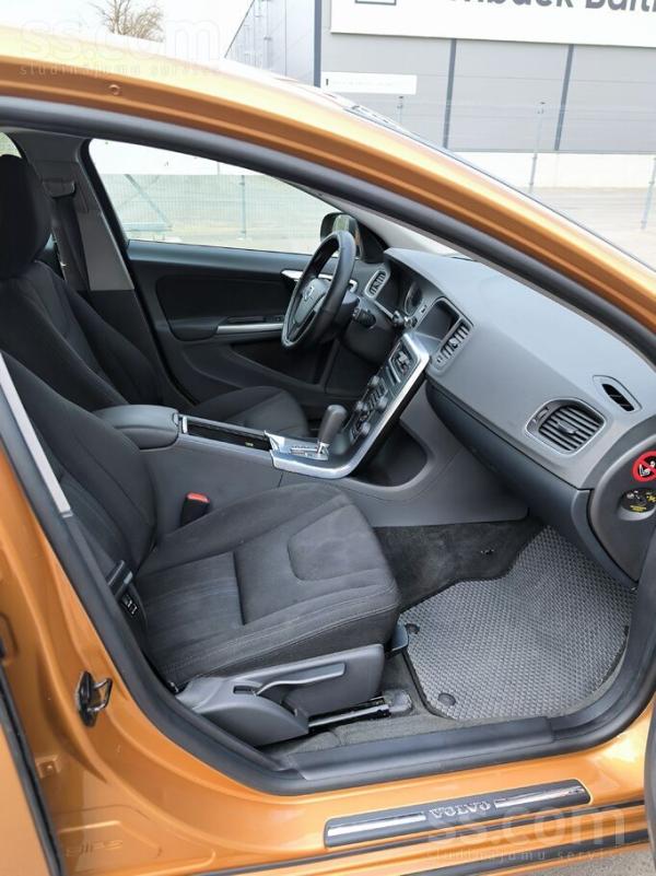 Orange Volvo V60 2012 in Riga, with an engine capacity of 2.00 L and mileage of 254 thousand km for 5500 €, photo 7 on AUTOMOTO.COM.LV