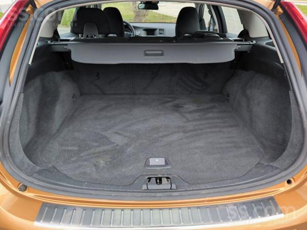 Orange Volvo V60 2012 in Riga, with an engine capacity of 2.00 L and mileage of 254 thousand km for 5500 €, photo 8 on AUTOMOTO.COM.LV