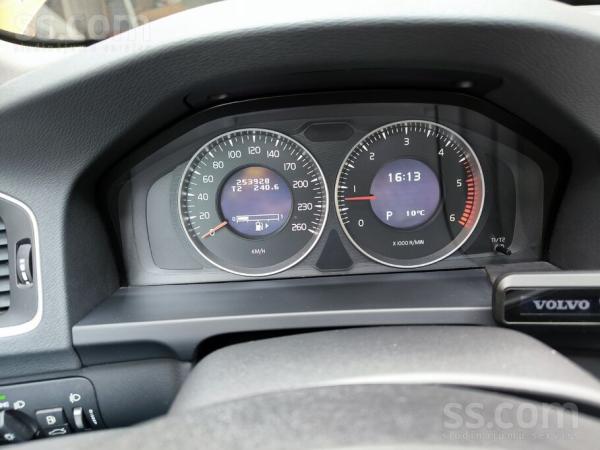 Orange Volvo V60 2012 in Riga, with an engine capacity of 2.00 L and mileage of 254 thousand km for 5500 €, photo 9 on AUTOMOTO.COM.LV