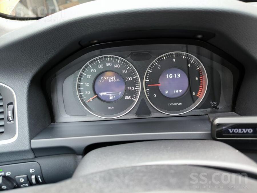 Orange Volvo V60 2012 in Riga, with an engine capacity of 2.00 L and mileage of 254 thousand km for 5500 €, photo 10 on AUTOMOTO.COM.LV