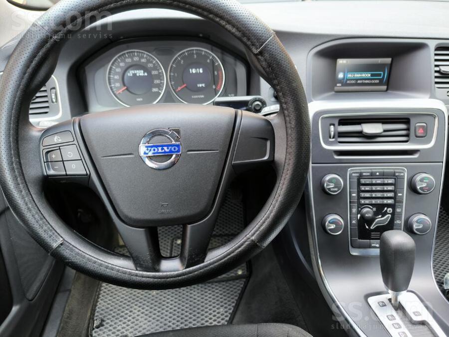 Orange Volvo V60 2012 in Riga, with an engine capacity of 2.00 L and mileage of 254 thousand km for 5500 €, photo 11 on AUTOMOTO.COM.LV
