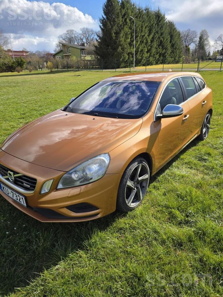 Oranžs Volvo V60 2013 Valmiera, ar dzinēja tilpumu 2.40 L un nobraukumu 372 tūkst. km par 6500 €, foto 1 vietnē AUTOMOTO.COM.LV