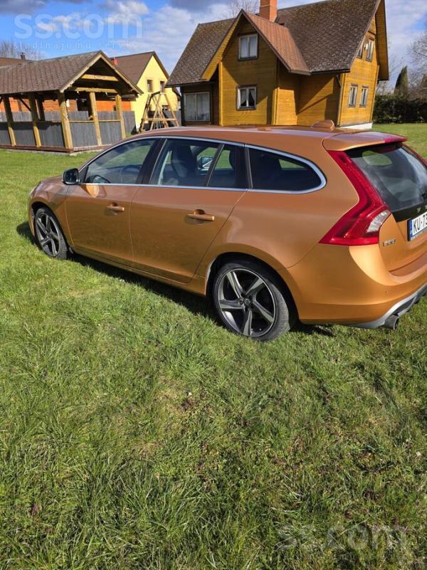 Orange Volvo V60 2013 in Valmiera, with an engine capacity of 2.40 L and mileage of 372 thousand km for 6500 €, photo 3 on AUTOMOTO.COM.LV
