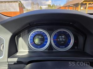 Oranžs Volvo V60 2013 Valmiera, ar dzinēja tilpumu 2.40 L un nobraukumu 372 tūkst. km par 6500 €, foto 5 vietnē AUTOMOTO.COM.LV