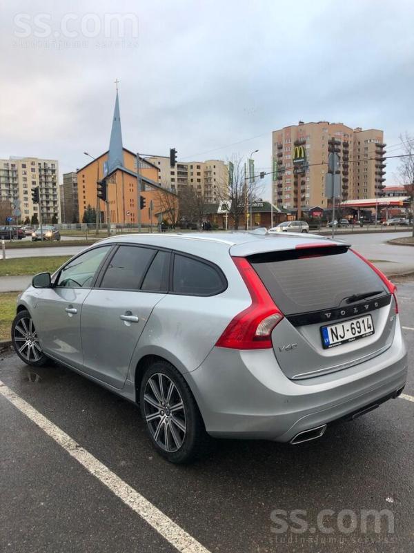 Volvo V60 2016 in Riga, with an engine capacity of 2.40 L and mileage of 299 thousand km for 14200 €, photo 1 on AUTOMOTO.COM.LV