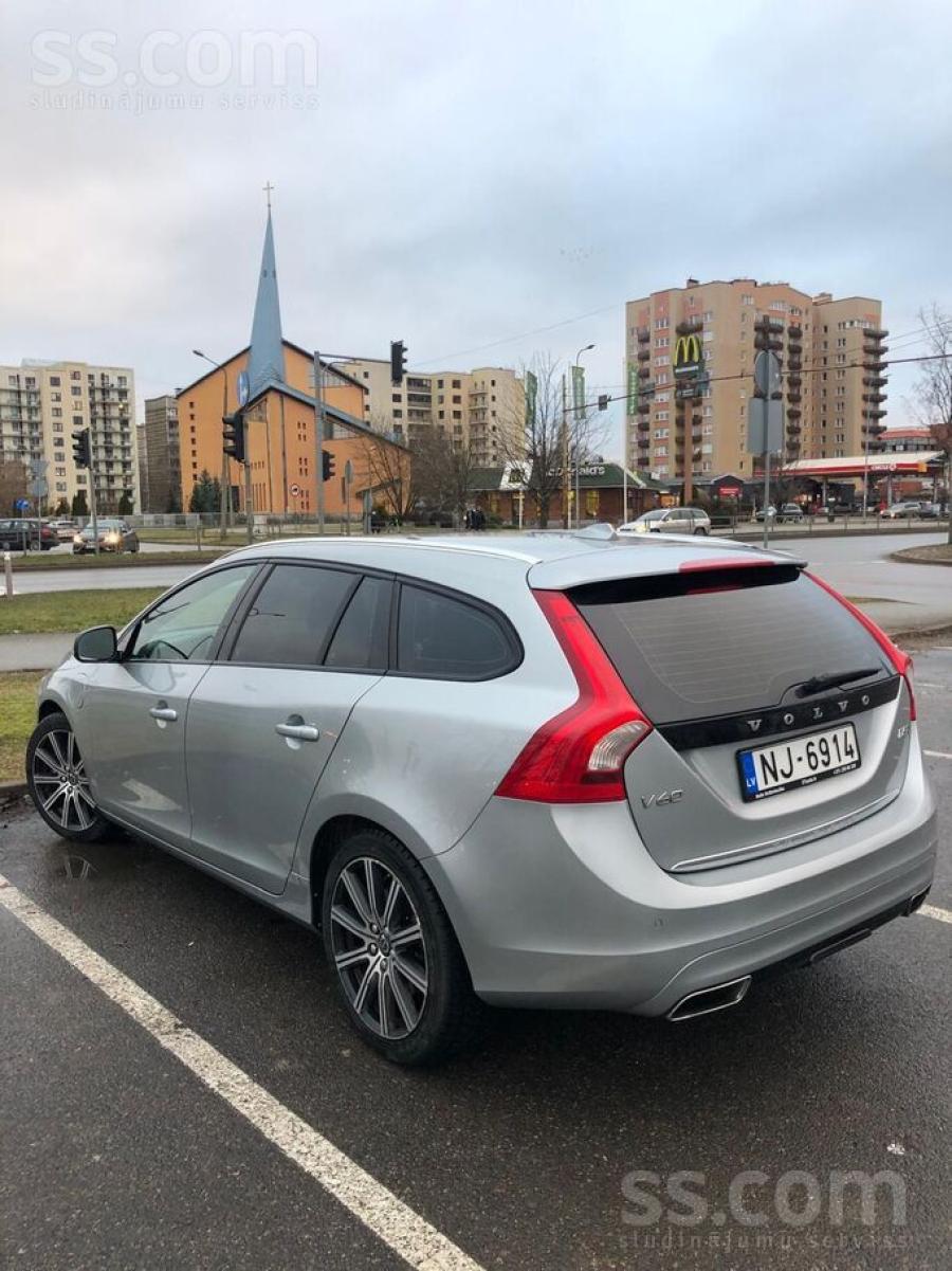 Volvo V60 2016 in Riga, with an engine capacity of 2.40 L and mileage of 299 thousand km for 14200 €, photo 1 on AUTOMOTO.COM.LV