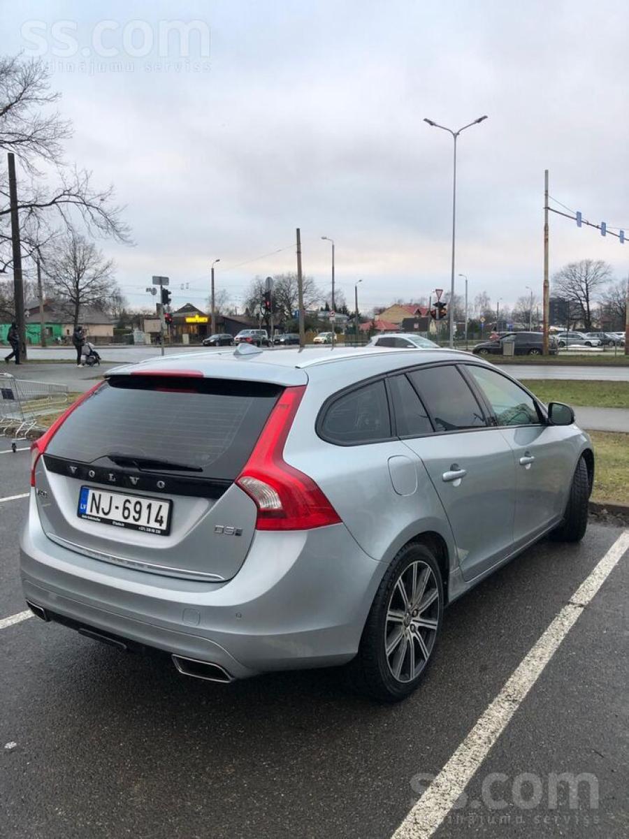 Volvo V60 2016 in Riga, with an engine capacity of 2.40 L and mileage of 299 thousand km for 14200 €, photo 2 on AUTOMOTO.COM.LV