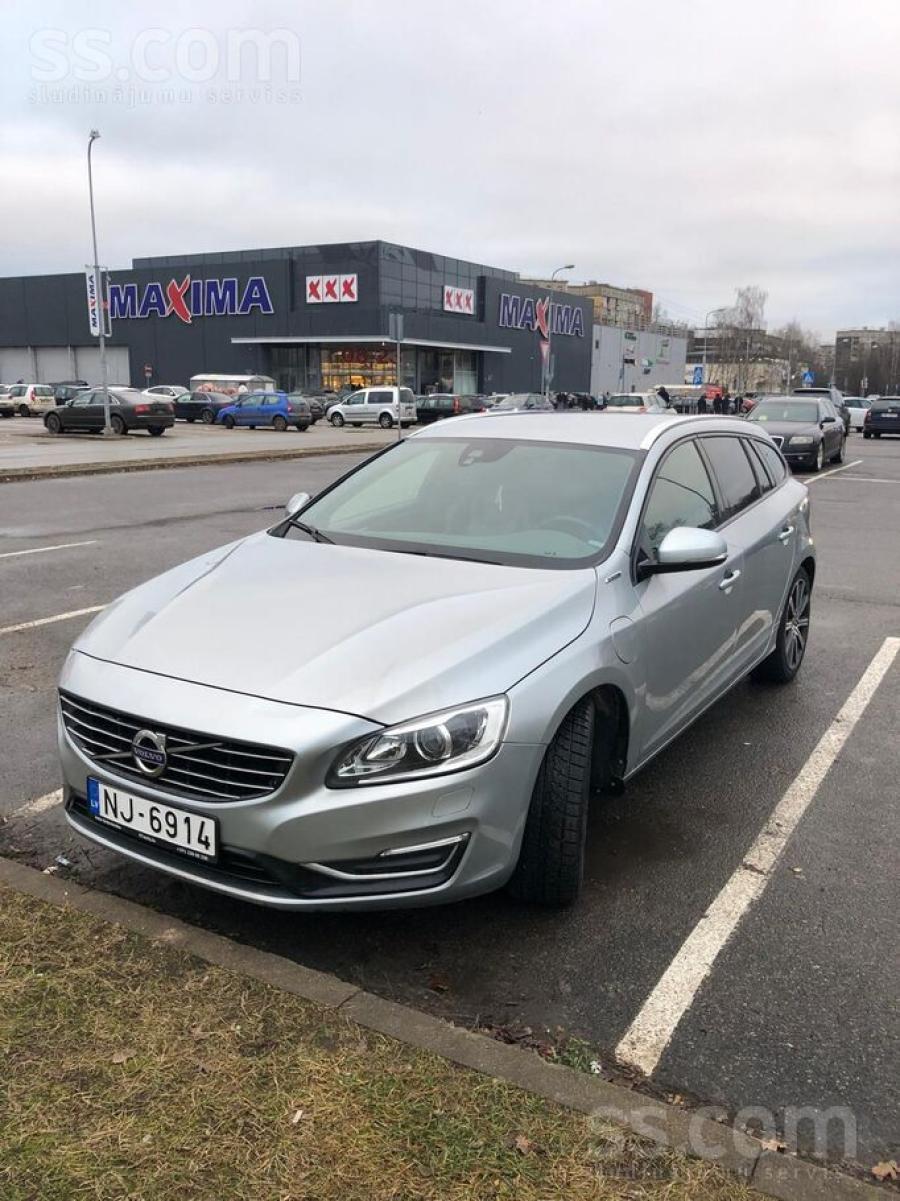 Volvo V60 2016 in Riga, with an engine capacity of 2.40 L and mileage of 299 thousand km for 14200 €, photo 5 on AUTOMOTO.COM.LV