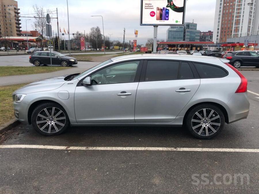 Volvo V60 2016 in Riga, with an engine capacity of 2.40 L and mileage of 299 thousand km for 14200 €, photo 6 on AUTOMOTO.COM.LV