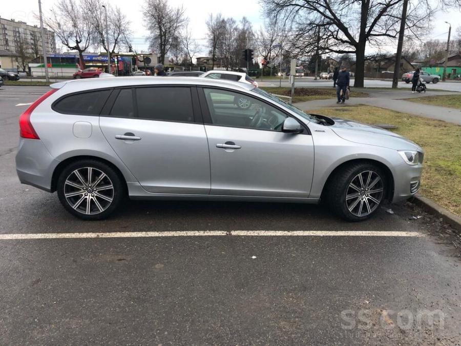 Volvo V60 2016 in Riga, with an engine capacity of 2.40 L and mileage of 299 thousand km for 14200 €, photo 7 on AUTOMOTO.COM.LV