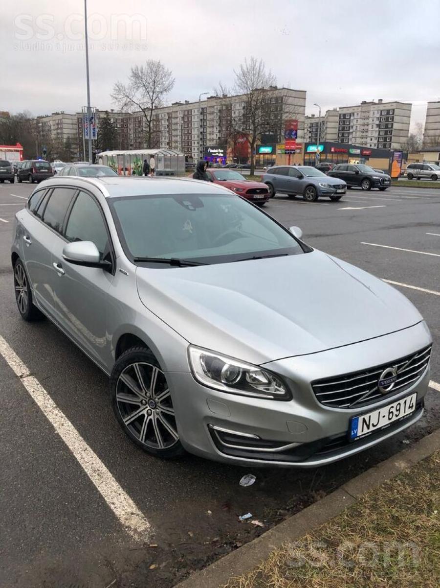 Volvo V60 2016 in Riga, with an engine capacity of 2.40 L and mileage of 299 thousand km for 14200 €, photo 8 on AUTOMOTO.COM.LV