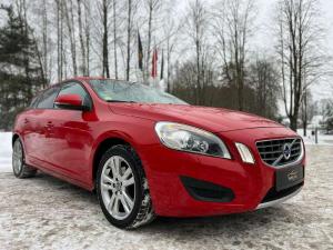 Red Volvo V60 2012 in Kazlu Ruda, with an engine capacity of 1.98 L and mileage of 261 thousand km for 5400 €, photo 2 on AUTOMOTO.COM.LV